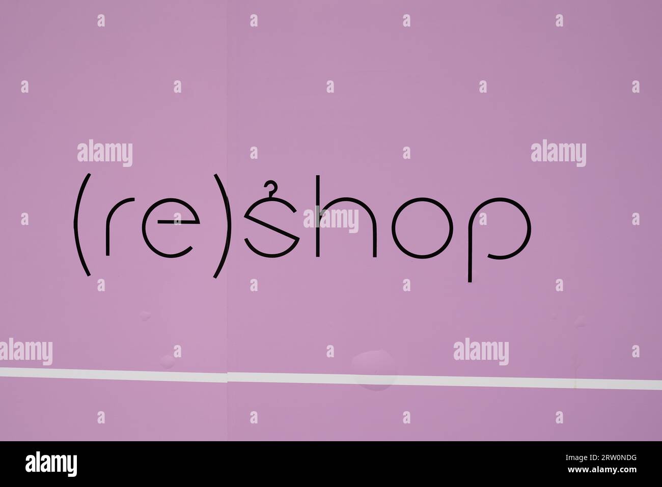 paris , France - 09 12 2023 : (re)shop logo brand shop and text sign ...