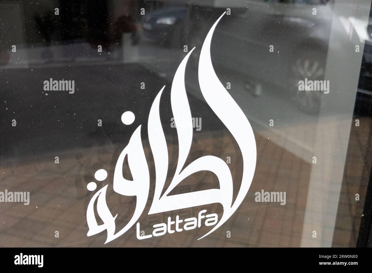 Lattafa hi-res stock photography and images - Alamy