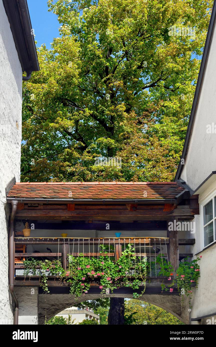 Connecting two buildings hi-res stock photography and images - Alamy