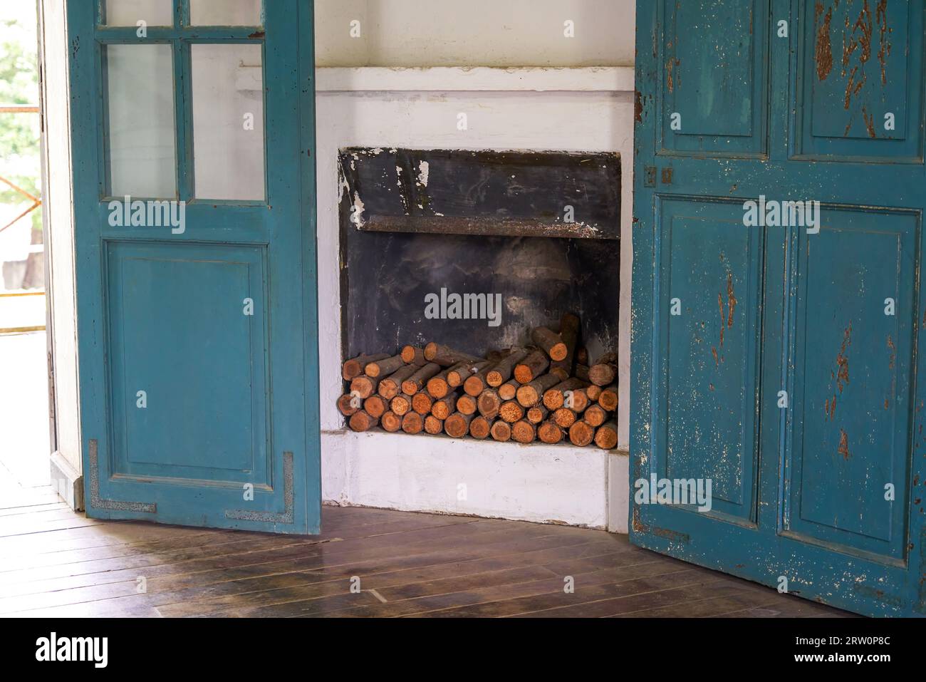 Close up wood floor and fireplace hi-res stock photography and images ...