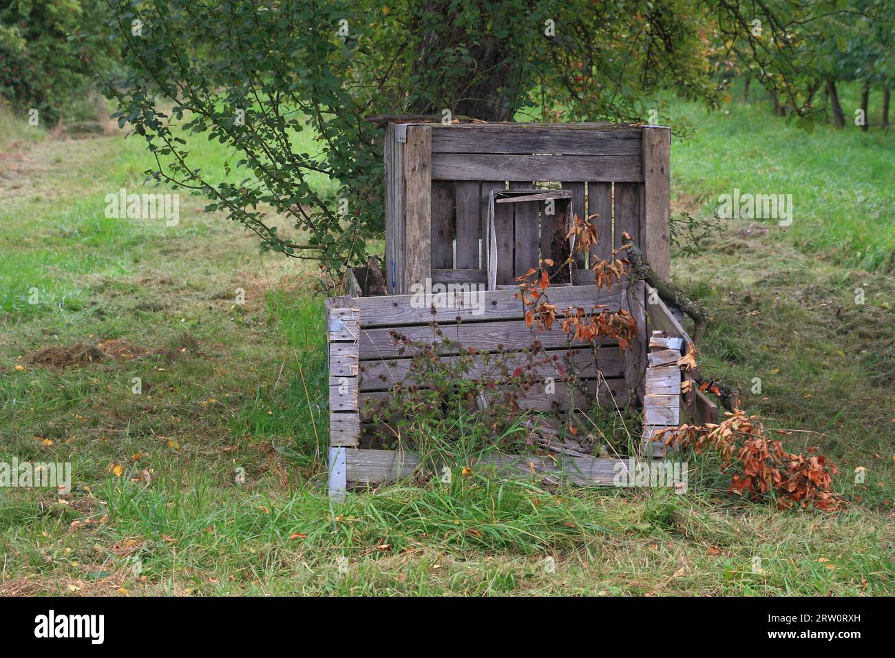 Leaning on food boxes hi-res stock photography and images - Alamy