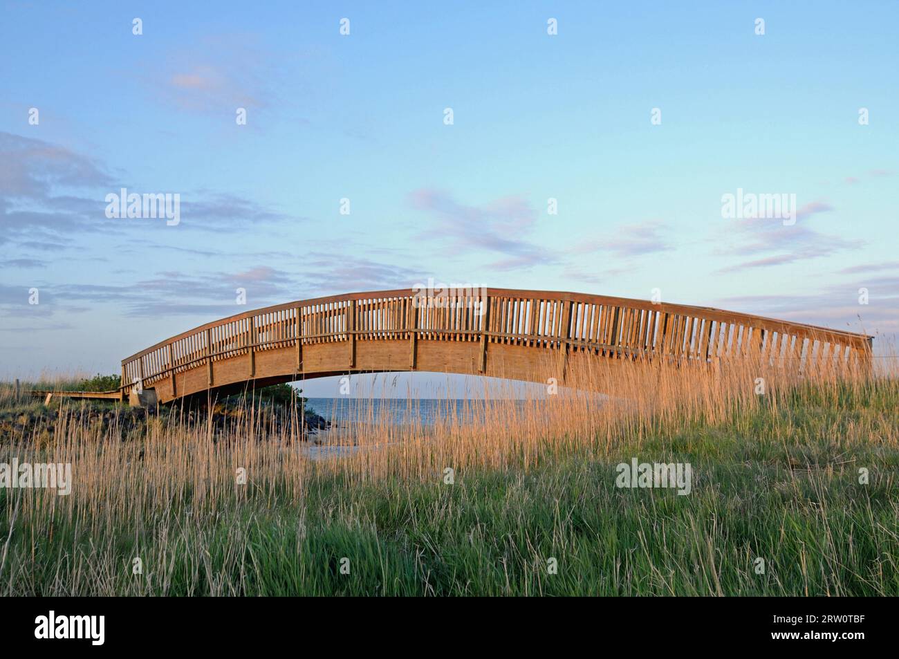 Wooden arch bridge hi-res stock photography and images - Alamy