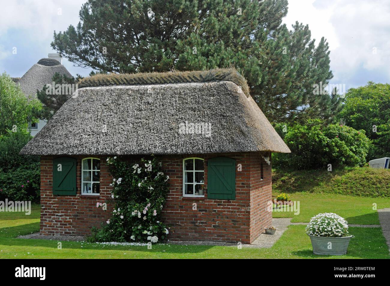 Thatched roof style on Sylt Stock Photo - Alamy