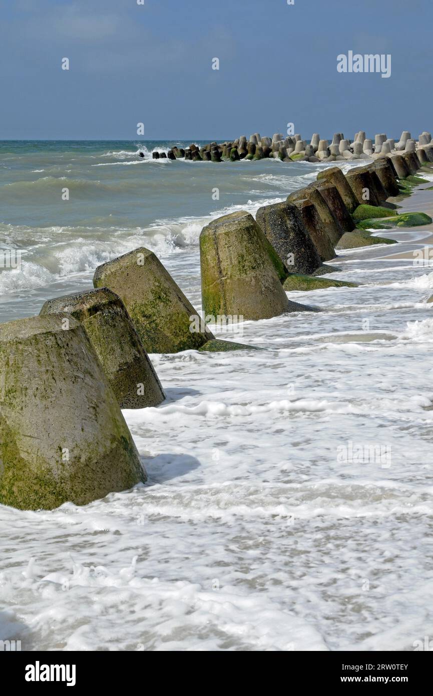 Tetrapod coast protection hi-res stock photography and images - Alamy