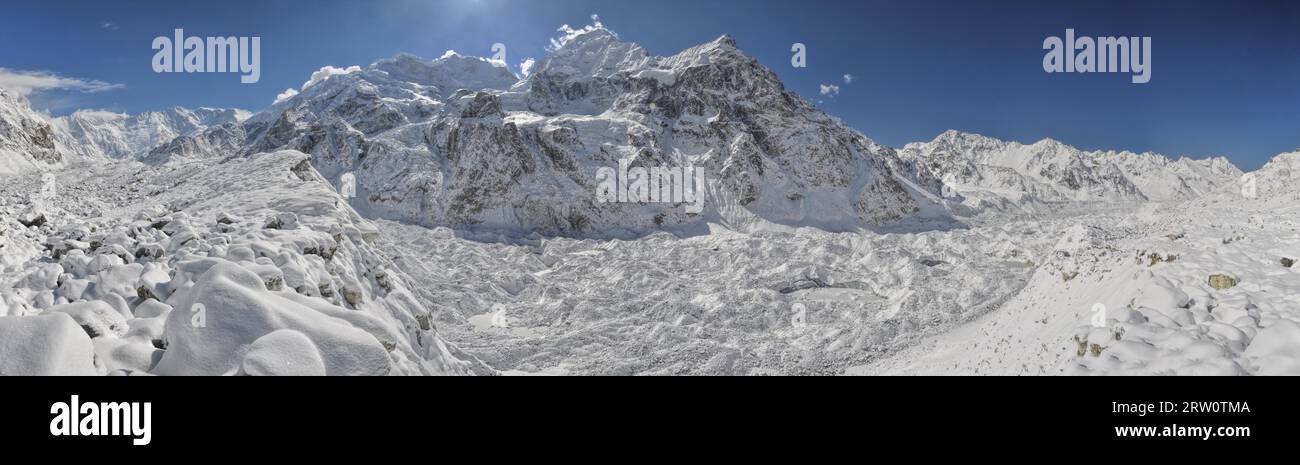 Scenic panorama of Himalayas near Kanchenjunga in Nepal Stock Photo - Alamy