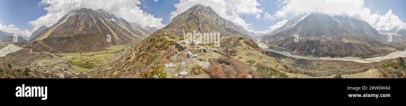 Scenic panorama of deep valley in Nepal on Kanchenjunga trek Stock ...