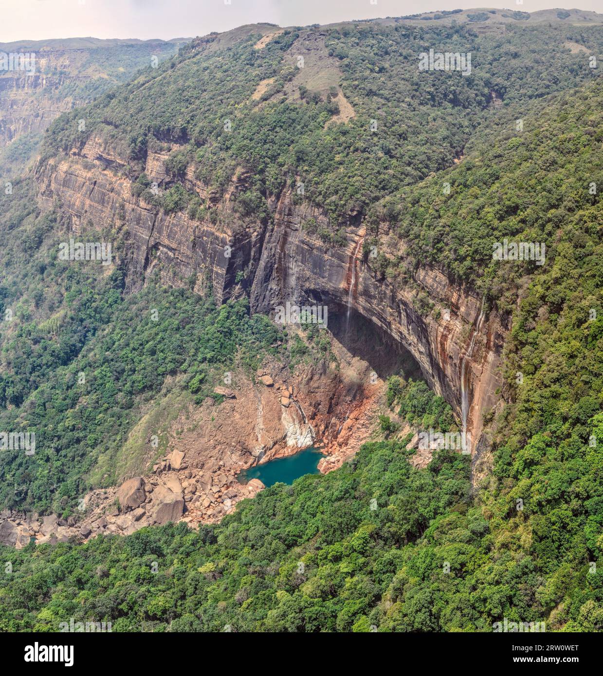Beautiful Nohkalikai waterfalls in Cherrapunji, India Stock Photo - Alamy