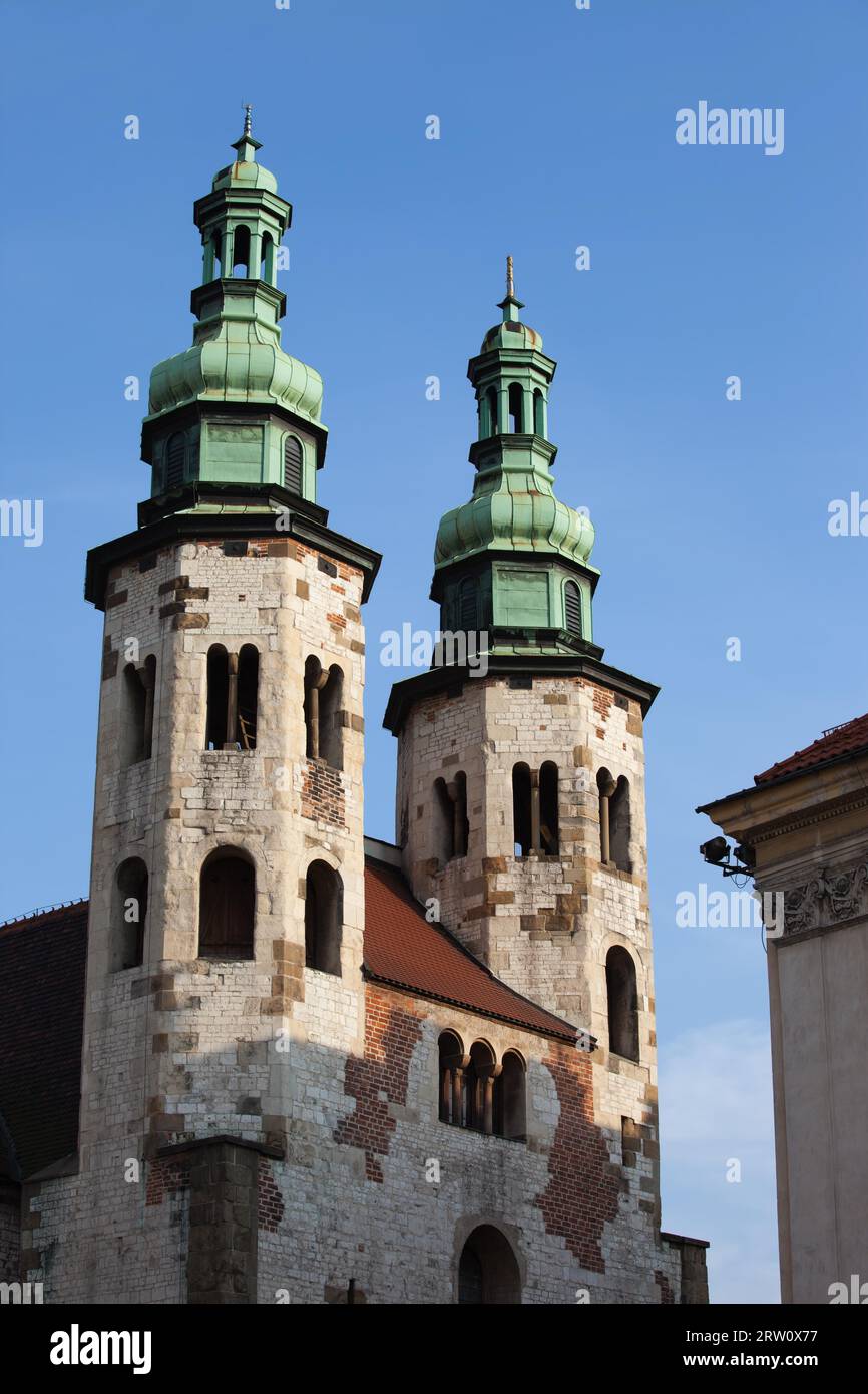 Romanesque architecture church hi-res stock photography and images - Alamy