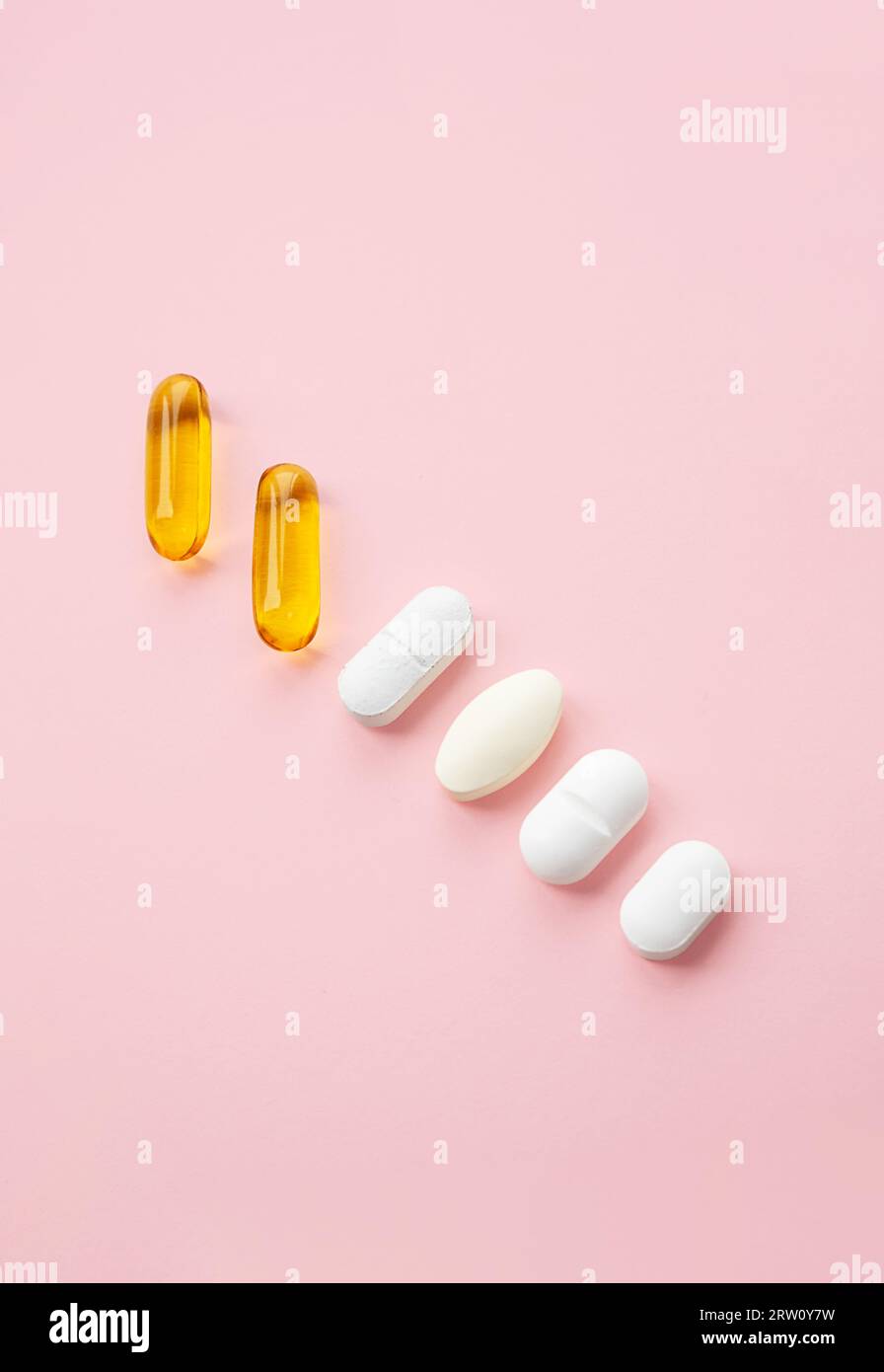 Pills layout hi-res stock photography and images - Alamy