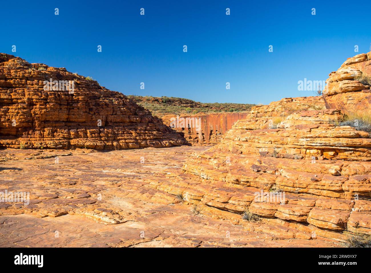 The incredible rock geology of Kings Canyon in the Northern Territory ...