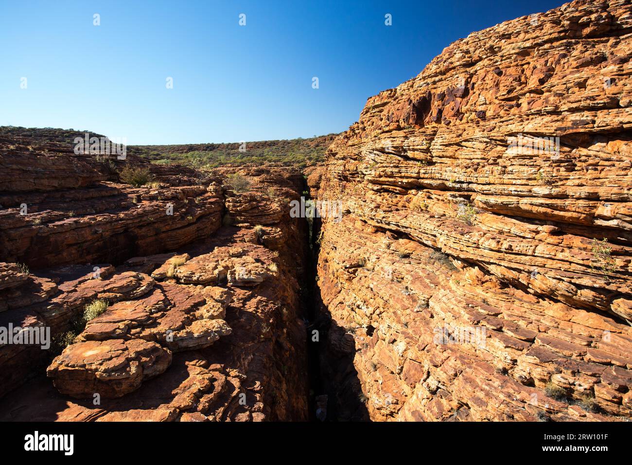 The incredible rock geology of Kings Canyon in the Northern Territory ...