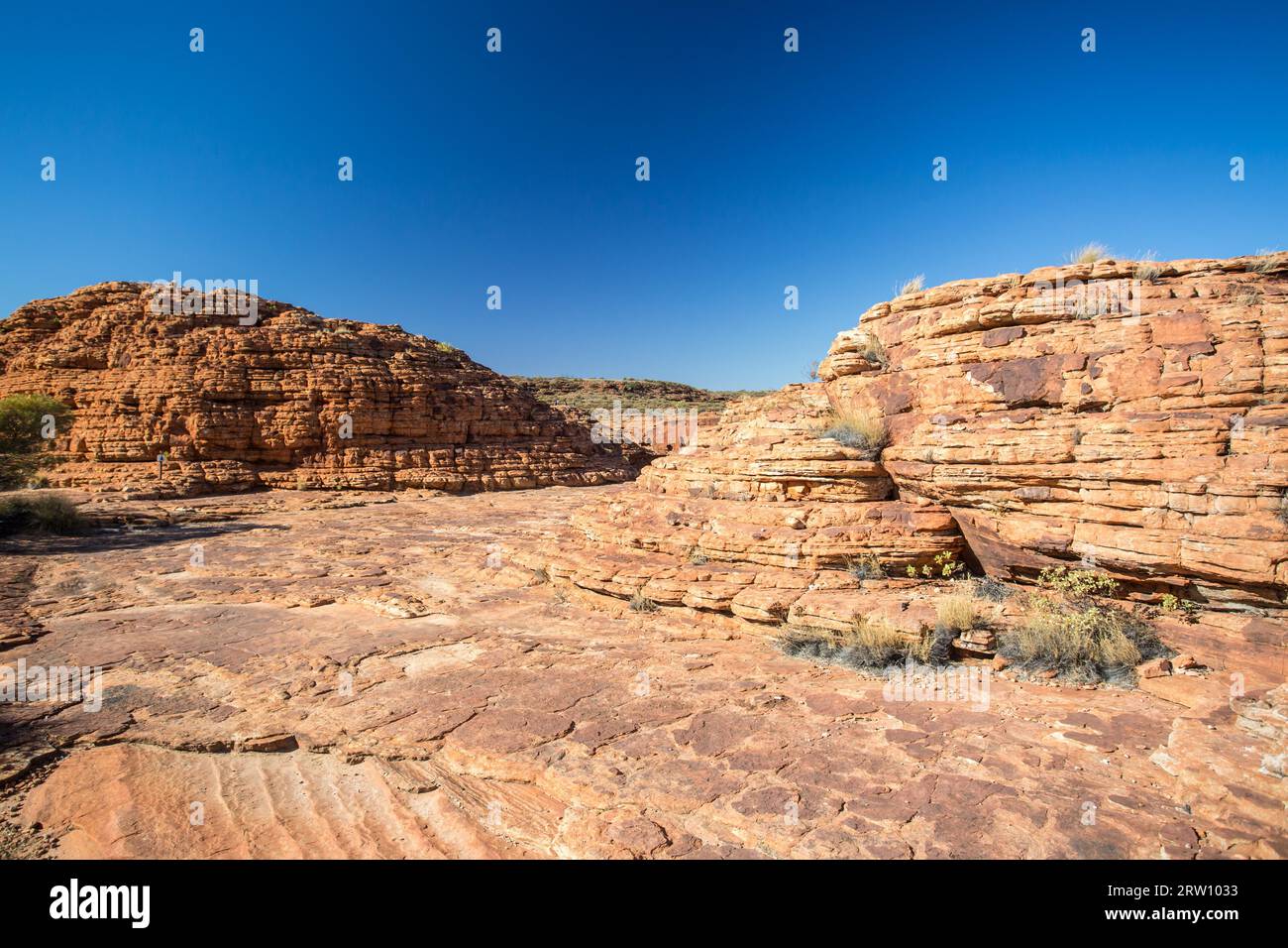 The incredible rock geology of Kings Canyon in the Northern Territory ...