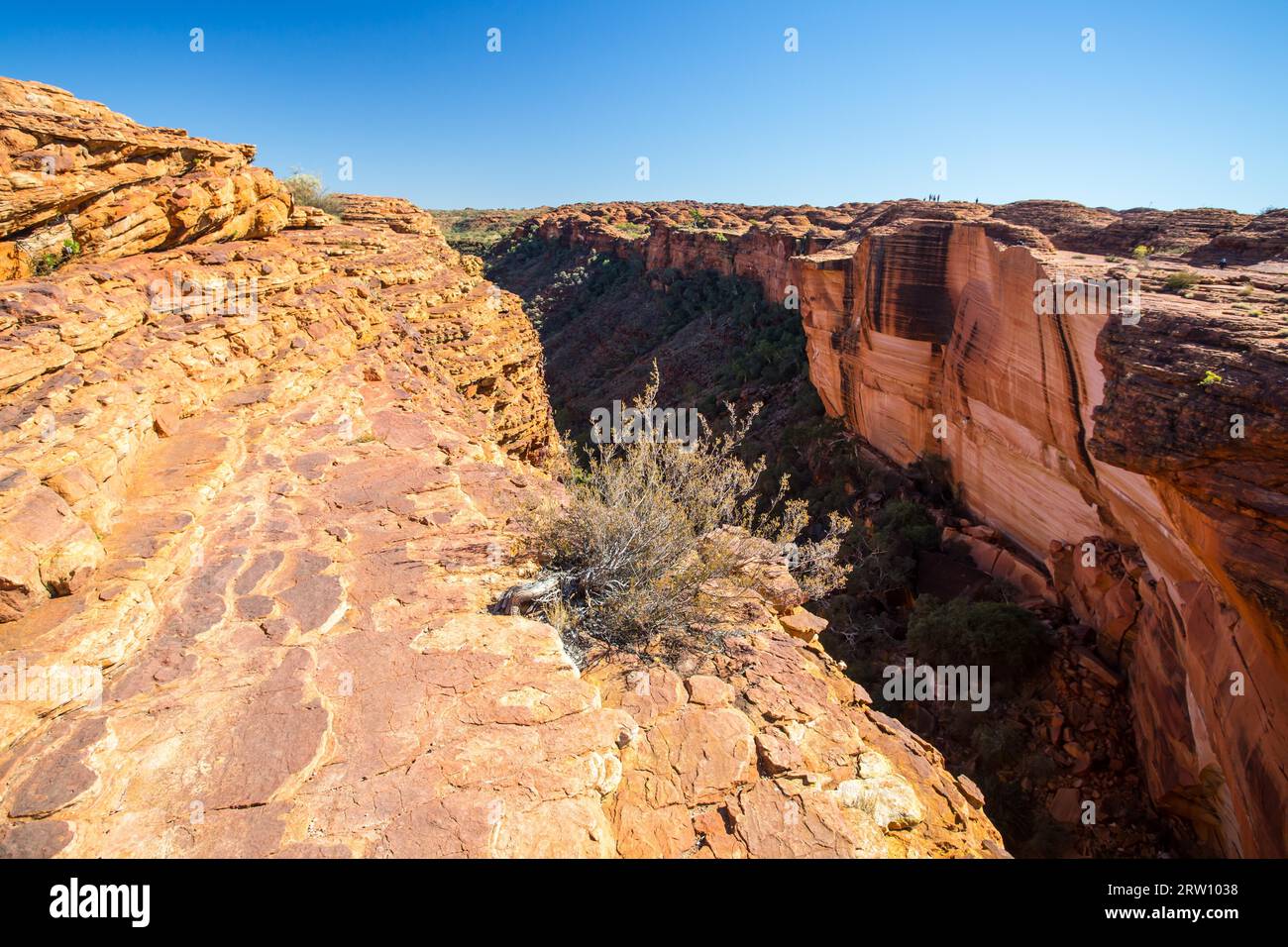 The incredible rock geology of Kings Canyon in the Northern Territory ...