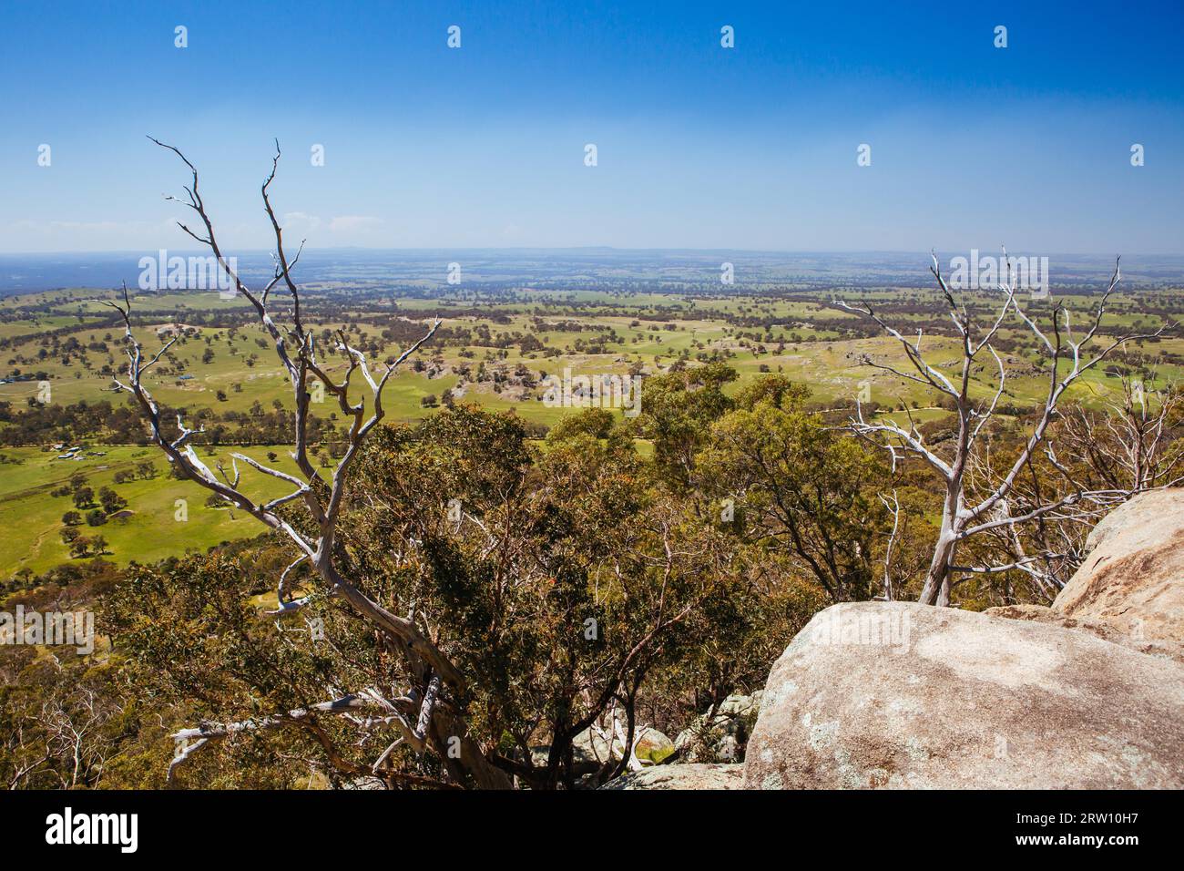 Views around Mt Alexander Regional Park and Dog Rocks near Harcourt on ...
