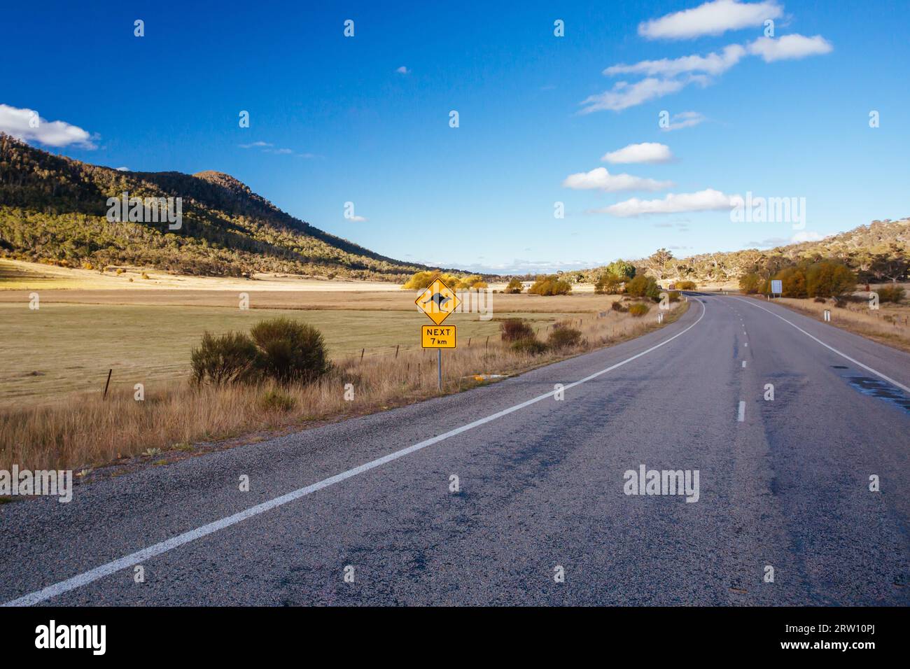Early morning landscape along Alpine Way near Jindabyne and Crackenback ...