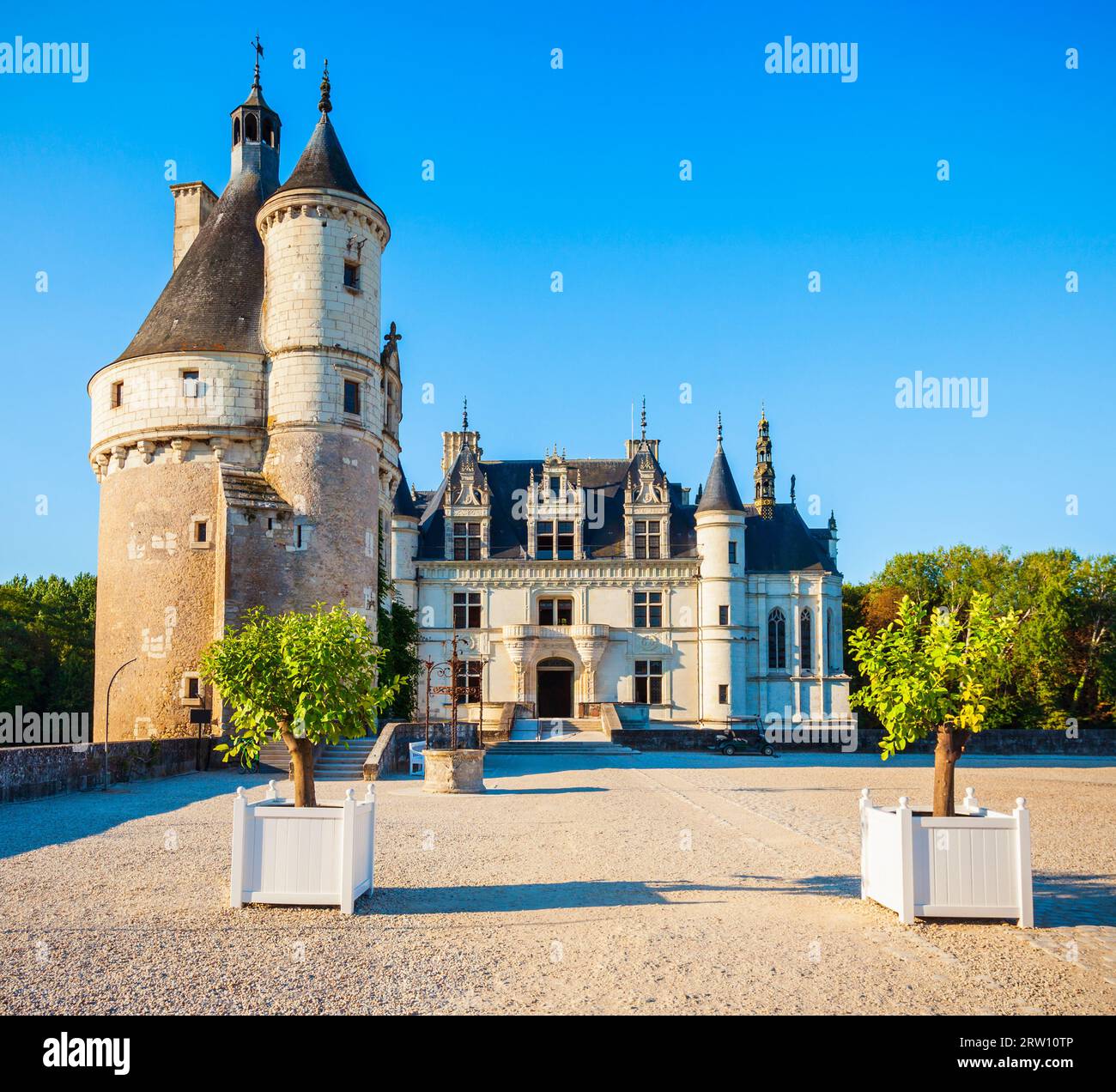 Chateau de Chenonceau is a french castle spanning the River Cher near ...