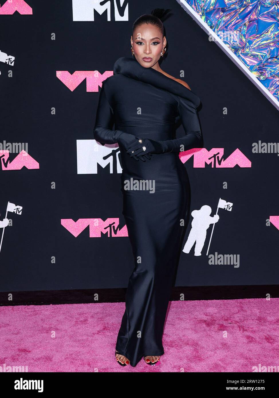 NEWARK, NEW JERSEY, USA - SEPTEMBER 12: Pretty Vee arrives at the 2023 ...