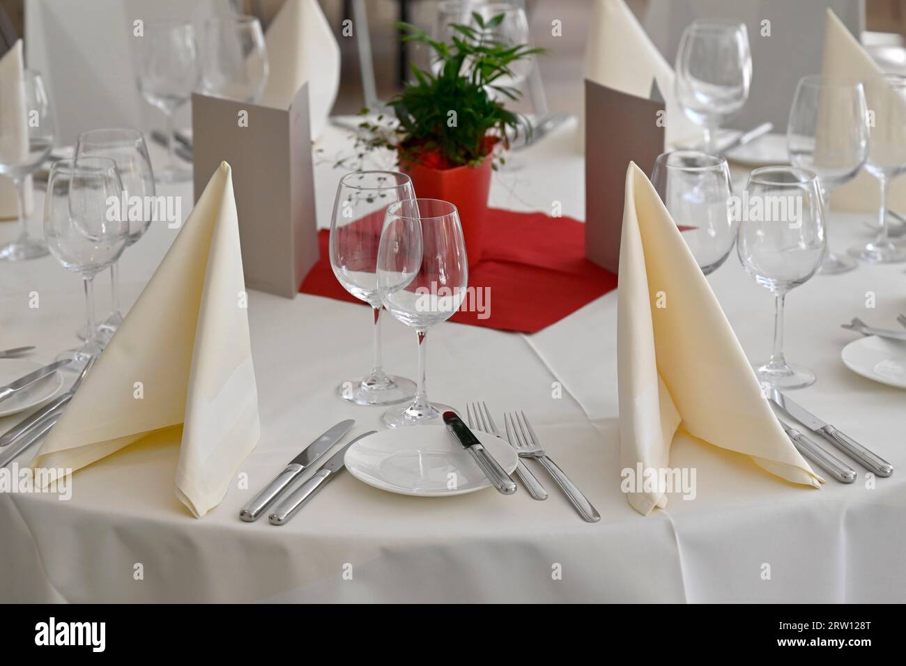 Table with tableware hi-res stock photography and images - Alamy