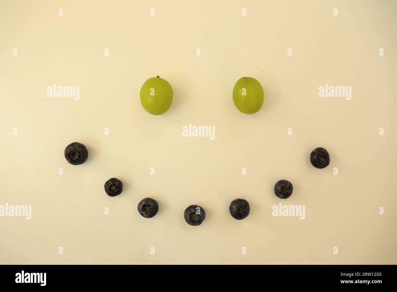 Smile face hi-res stock photography and images - Alamy