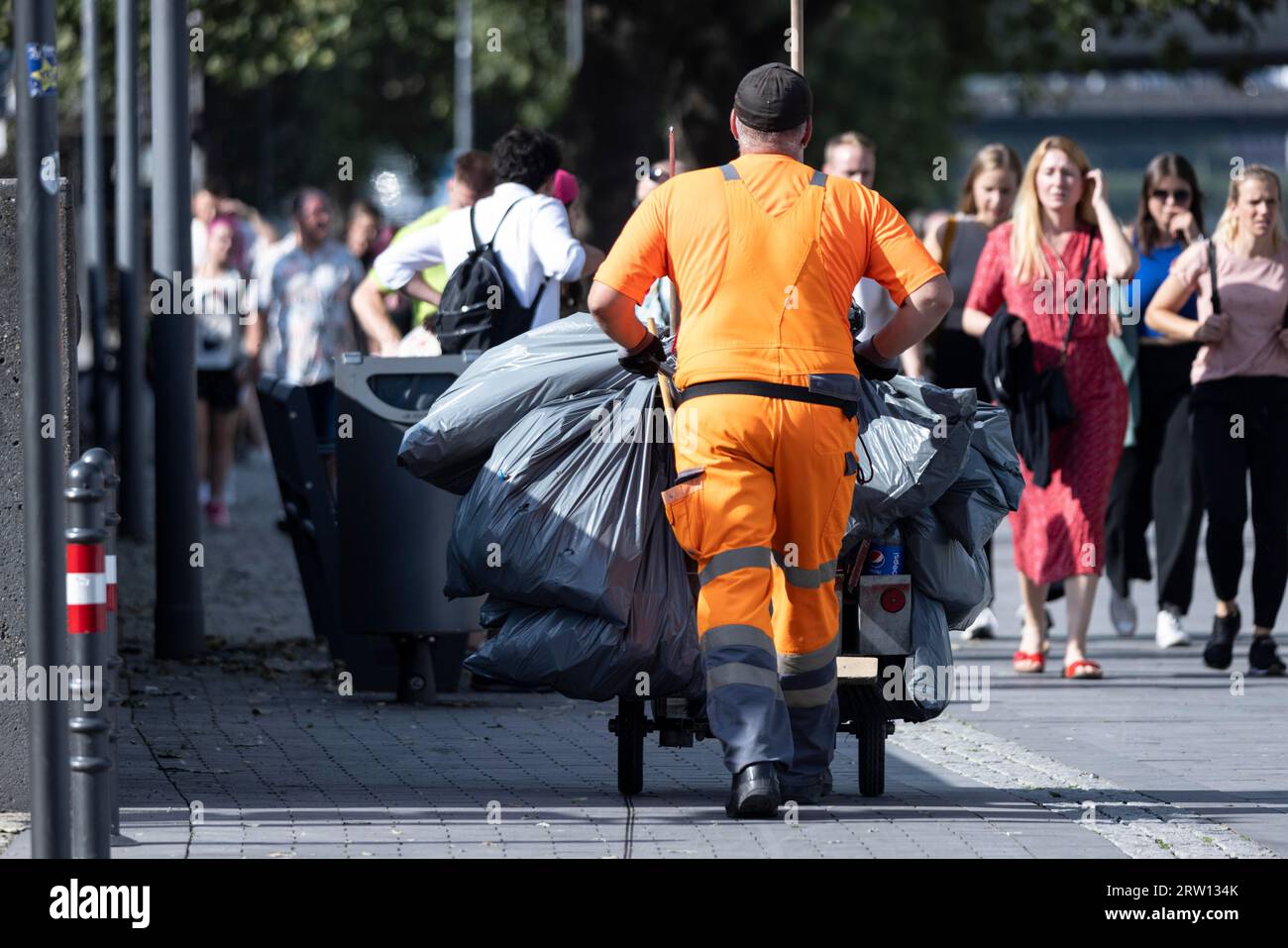 Employee of the refuse collection, Abfallwitschaftsbetriebe, AWB ...