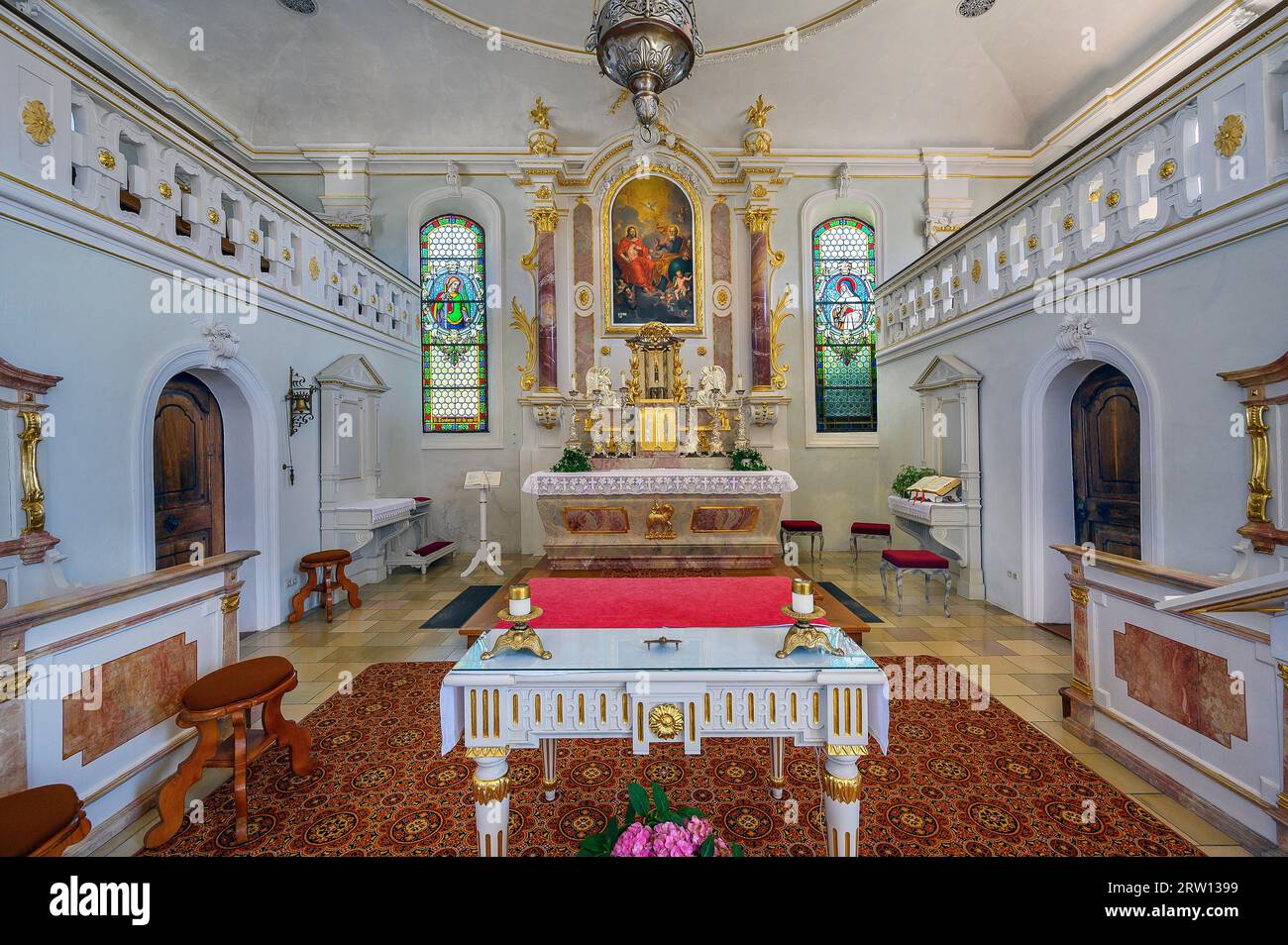 Catholic church altar sanctuary hi-res stock photography and images - Alamy
