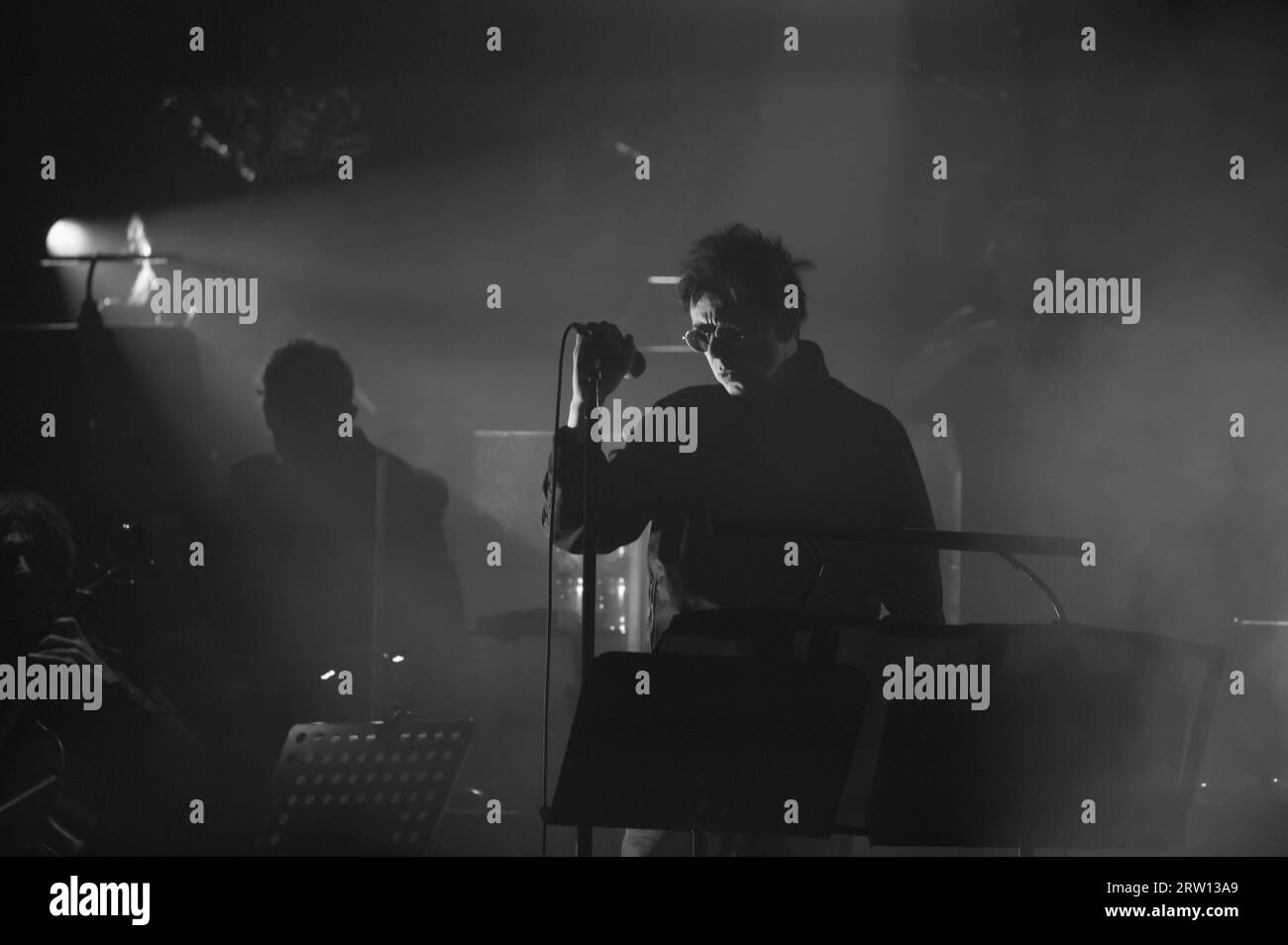 Photographs of Ian McCulloch of Echo & the Bunnymen performing at Usher ...