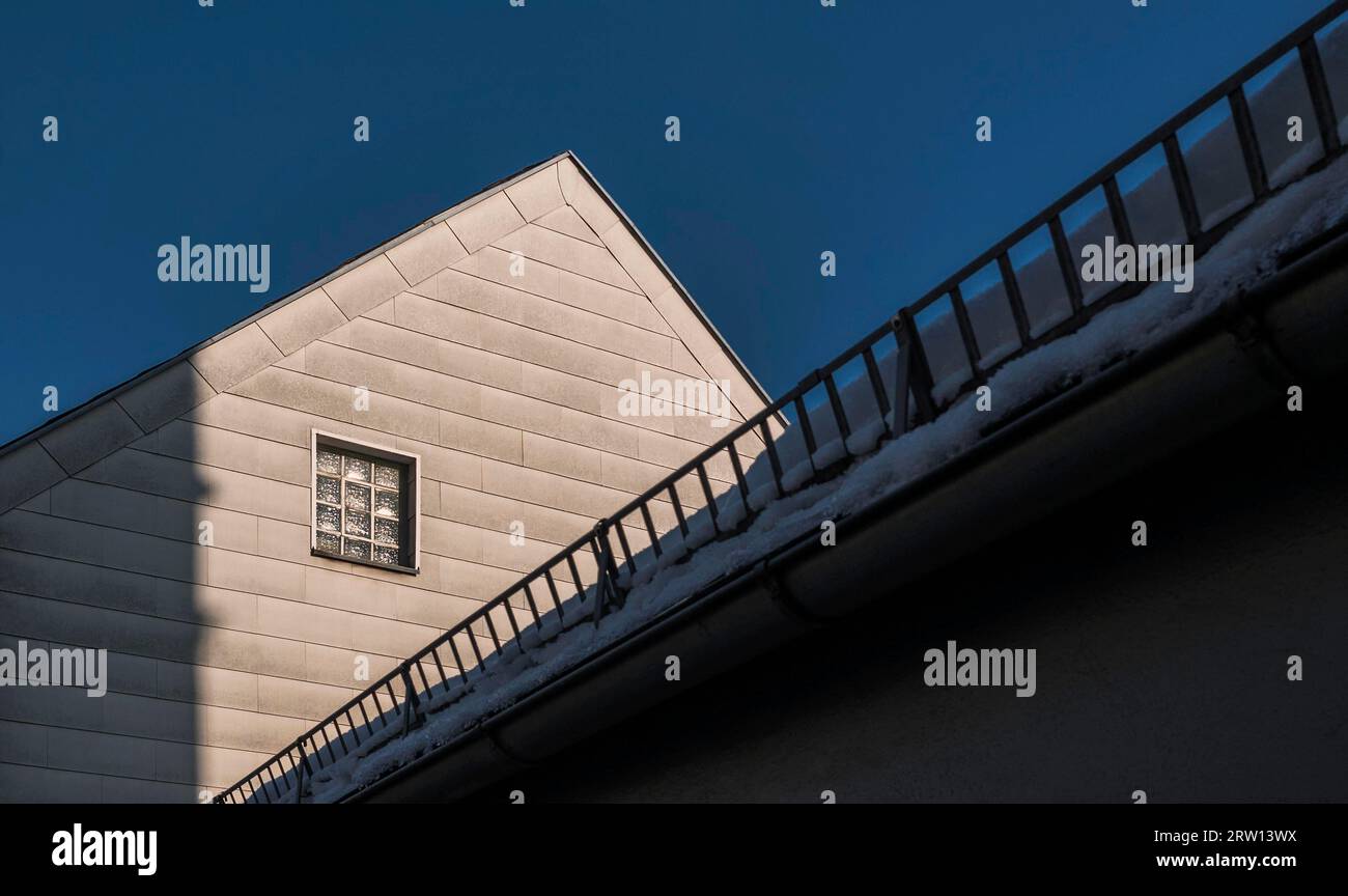 Porch light hi-res stock photography and images - Alamy