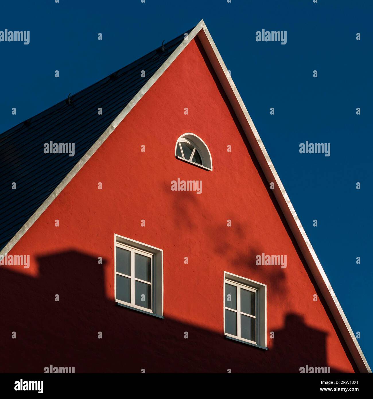 Shadow and light architecture hi-res stock photography and images - Alamy