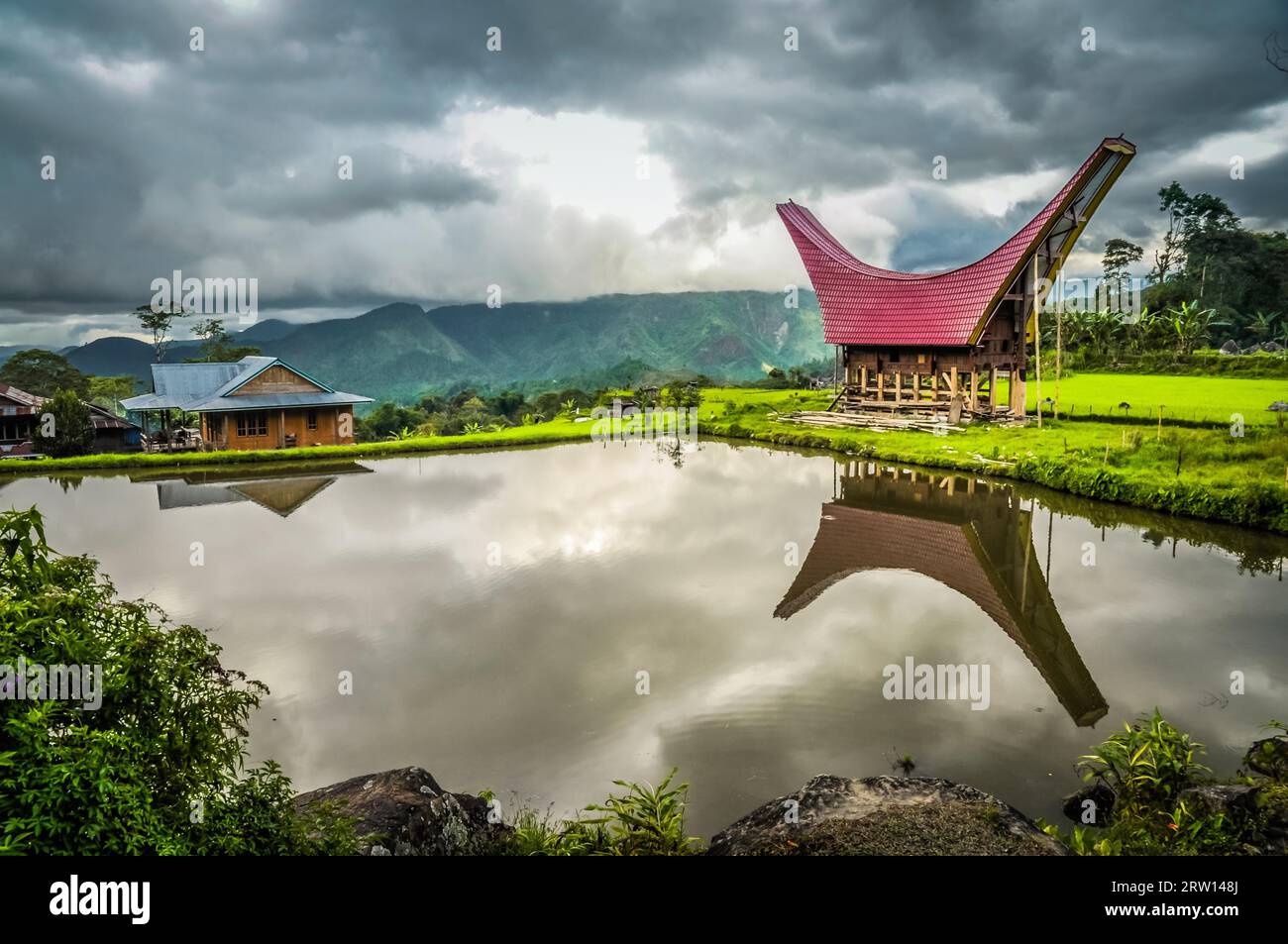 Tongkonan architecture hi-res stock photography and images - Alamy