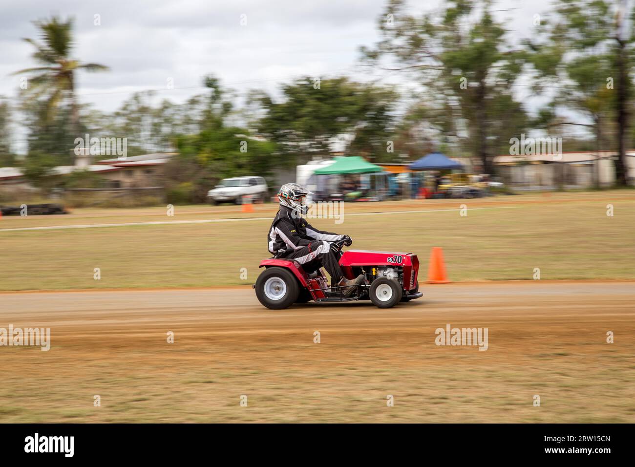 Lawn mower racing hi-res stock photography and images - Alamy