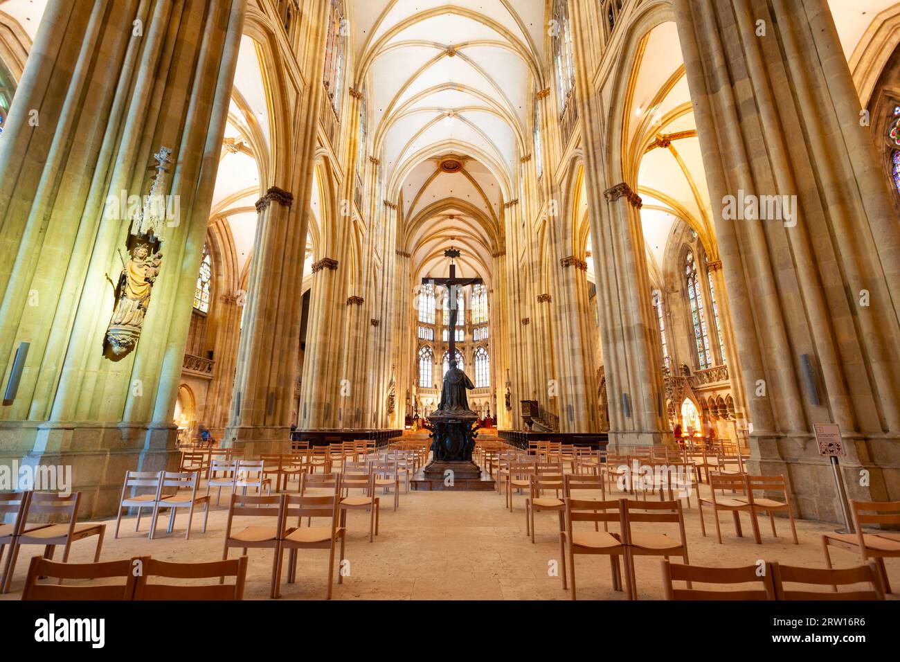 Regensburg cathedral interior hi-res stock photography and images - Alamy