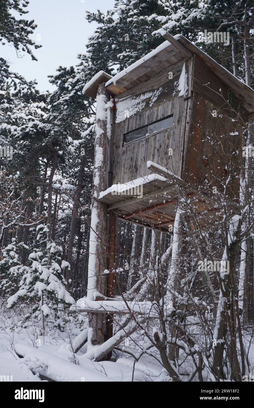 House dangerous stand hi-res stock photography and images - Alamy