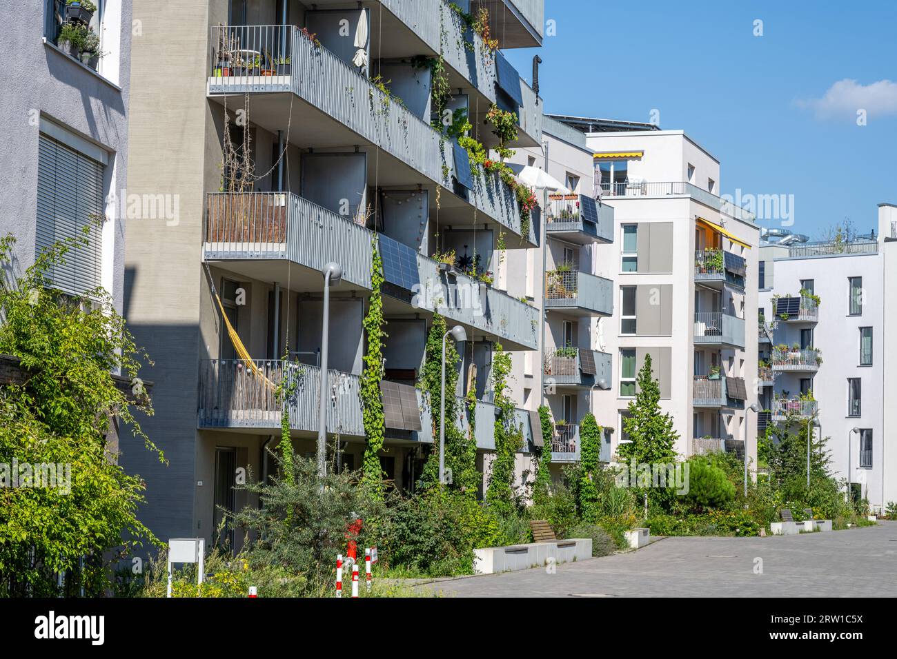 Modern apartment buildings in a housing development area in Berlin ...