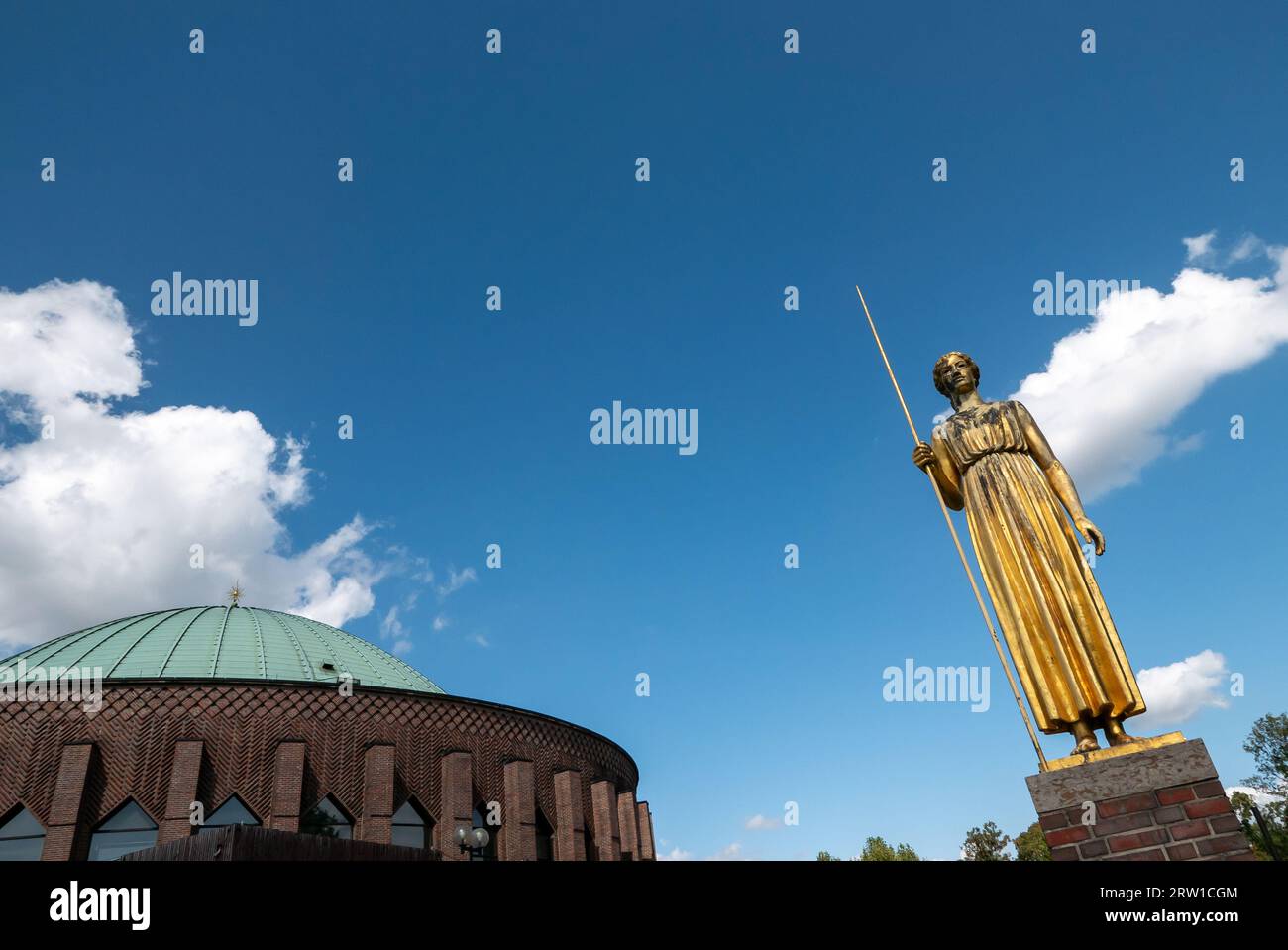 Statue of the goddess pallas athene hi-res stock photography and images ...