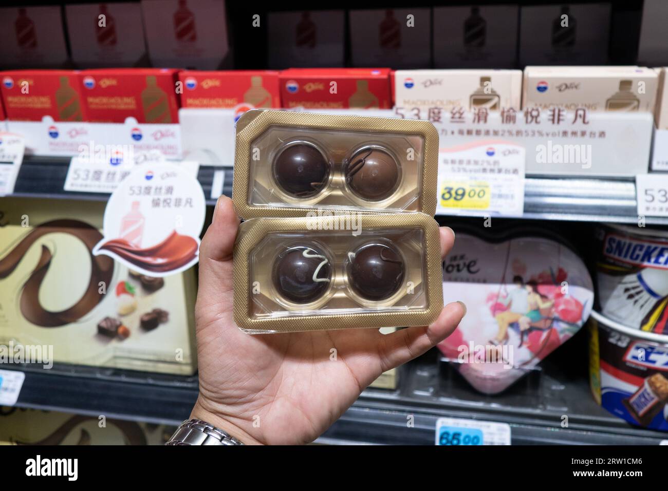 SHANGHAI, CHINA - SEPTEMBER 16, 2023 - A customer displays the ...