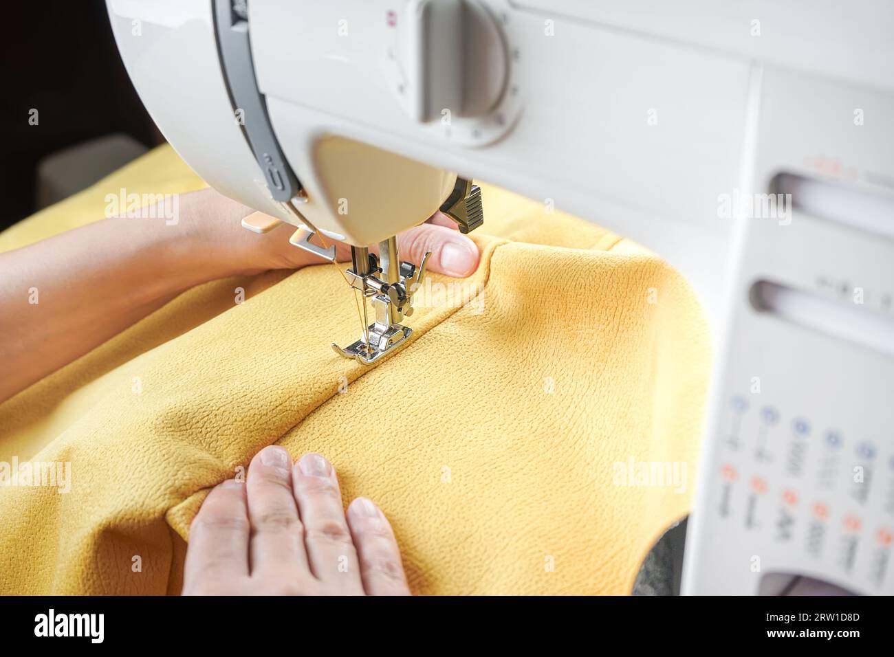 Hand tailor hi-res stock photography and images - Alamy