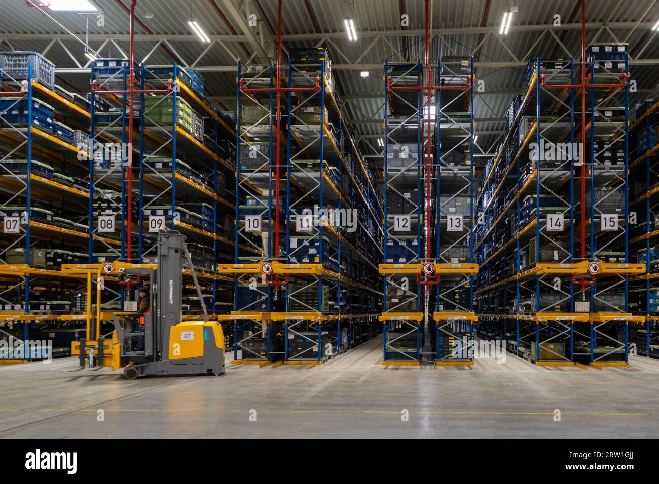 02.05.2023, Germany, Bremen, Bremen - Narrow aisle racking in the ...