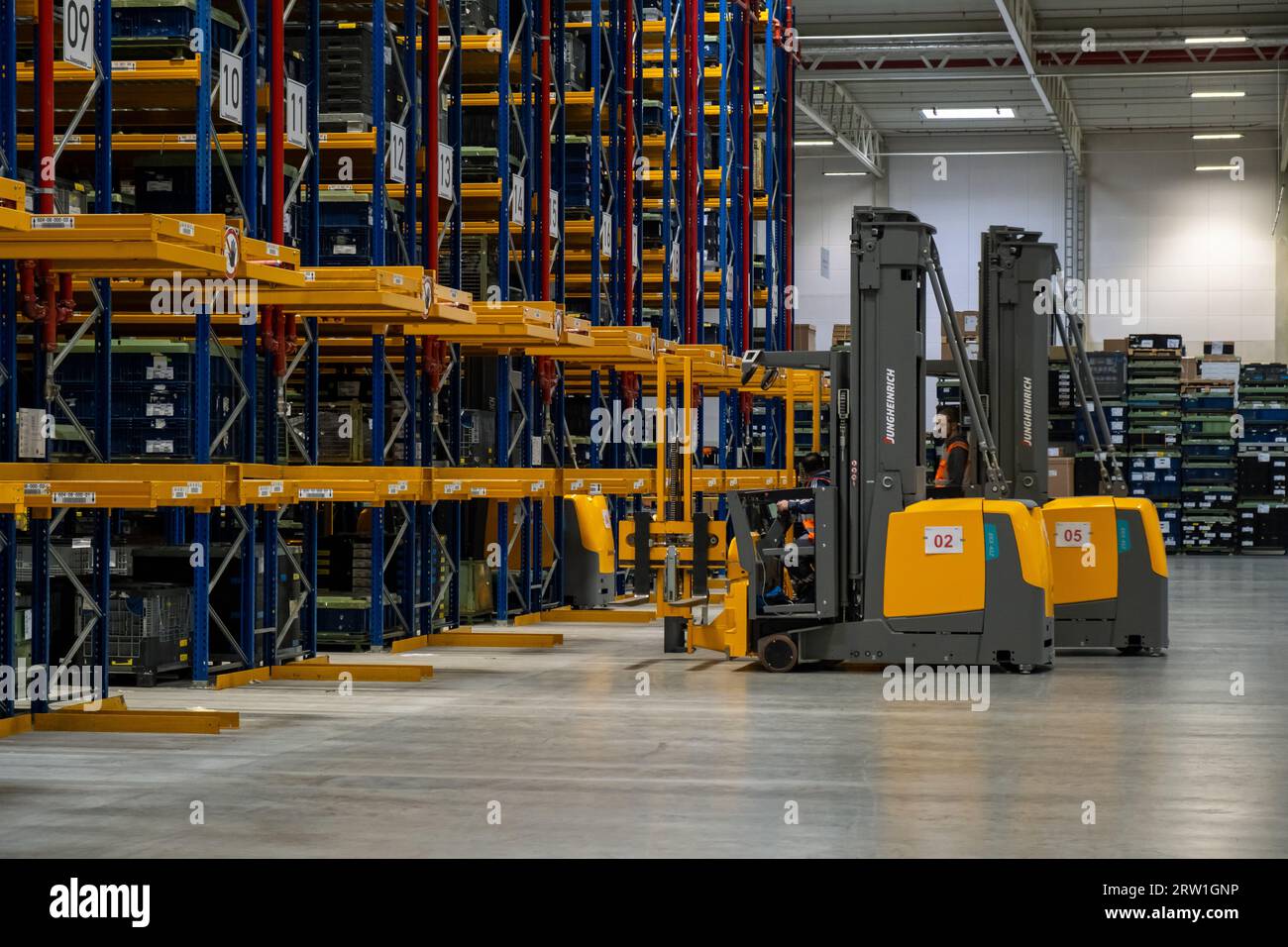 02.05.2023, Germany, Bremen, Bremen - Narrow aisle racking in the ...