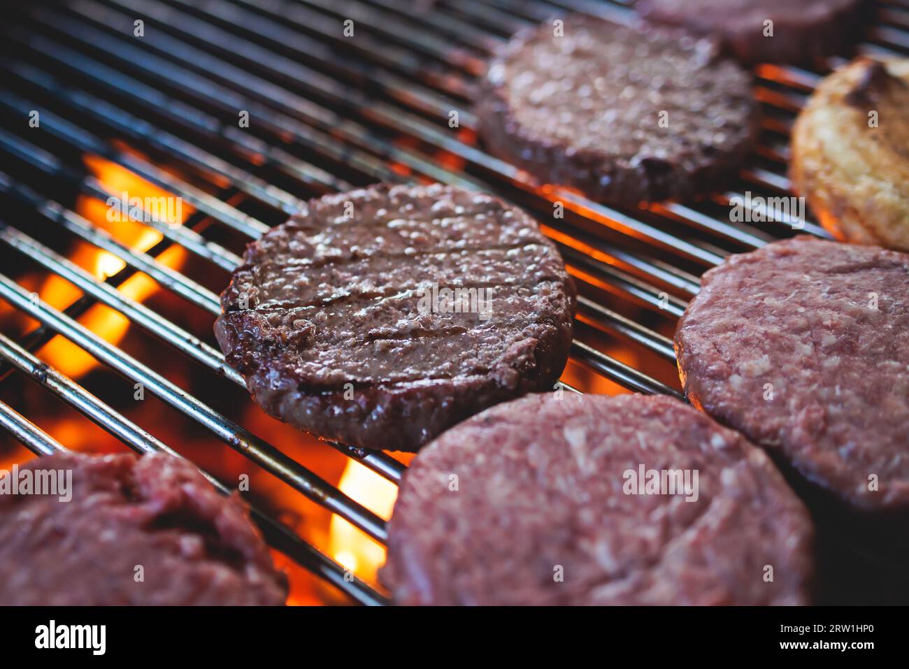 Hamburgers on gas grill hi-res stock photography and images - Alamy