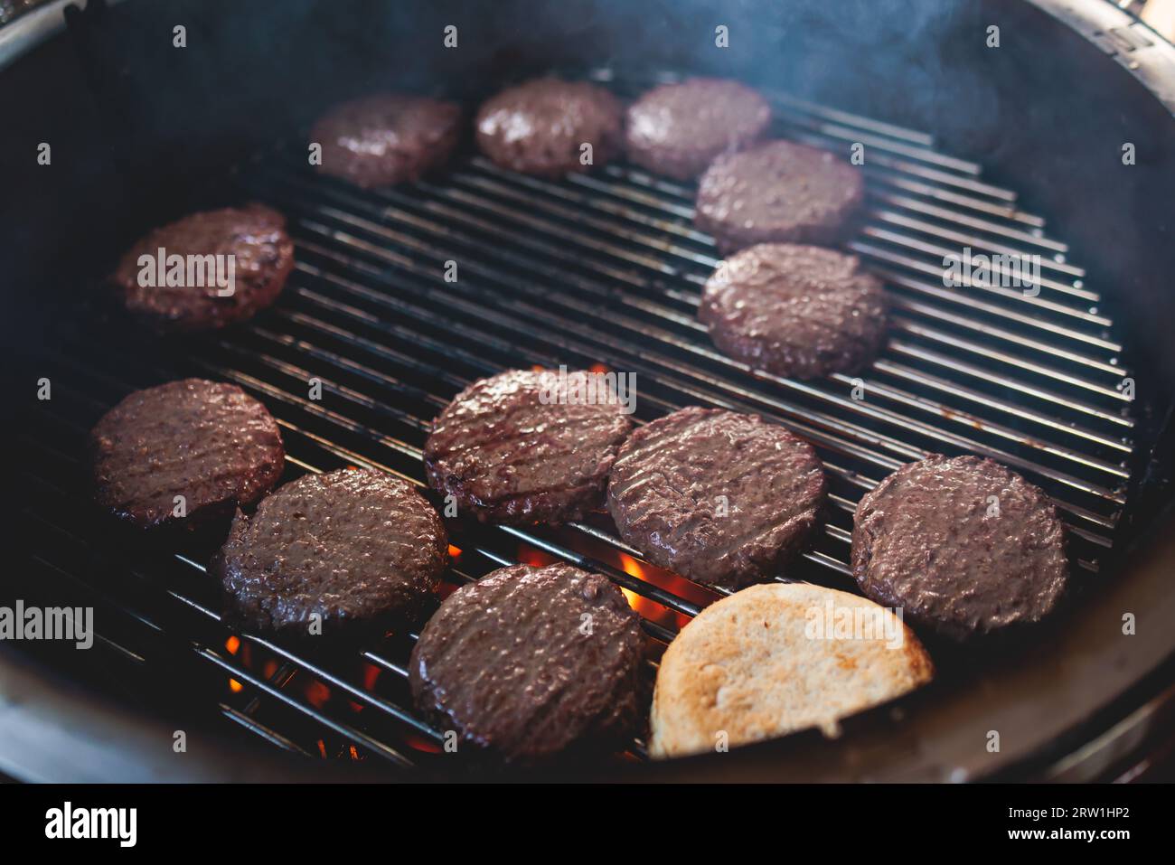 Hamburgers on gas grill hi-res stock photography and images - Alamy