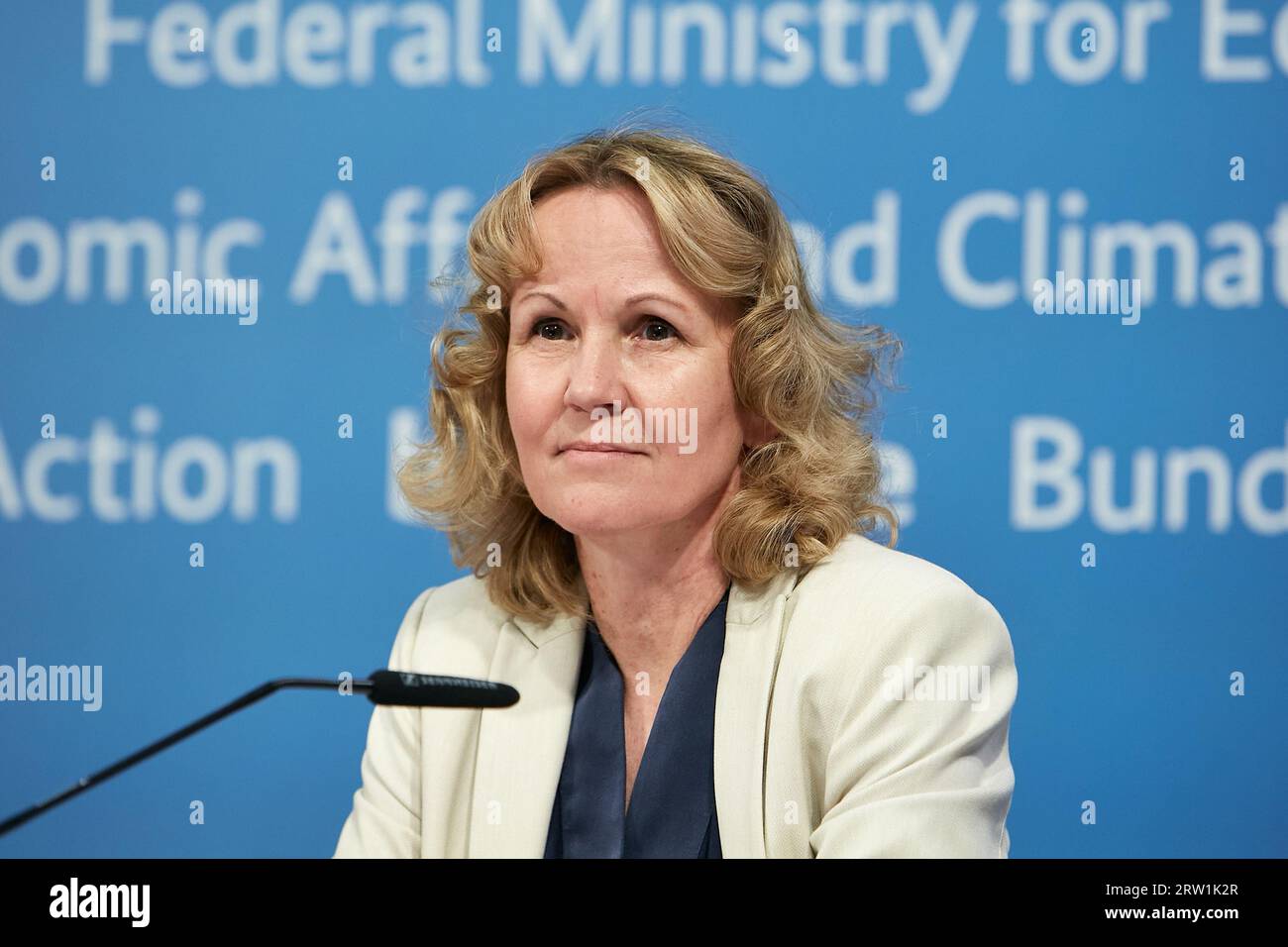 European consumer organisation hi-res stock photography and images - Alamy