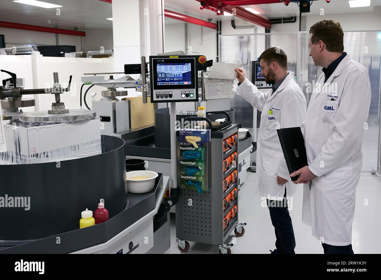 Asml semiconductor hi-res stock photography and images - Alamy