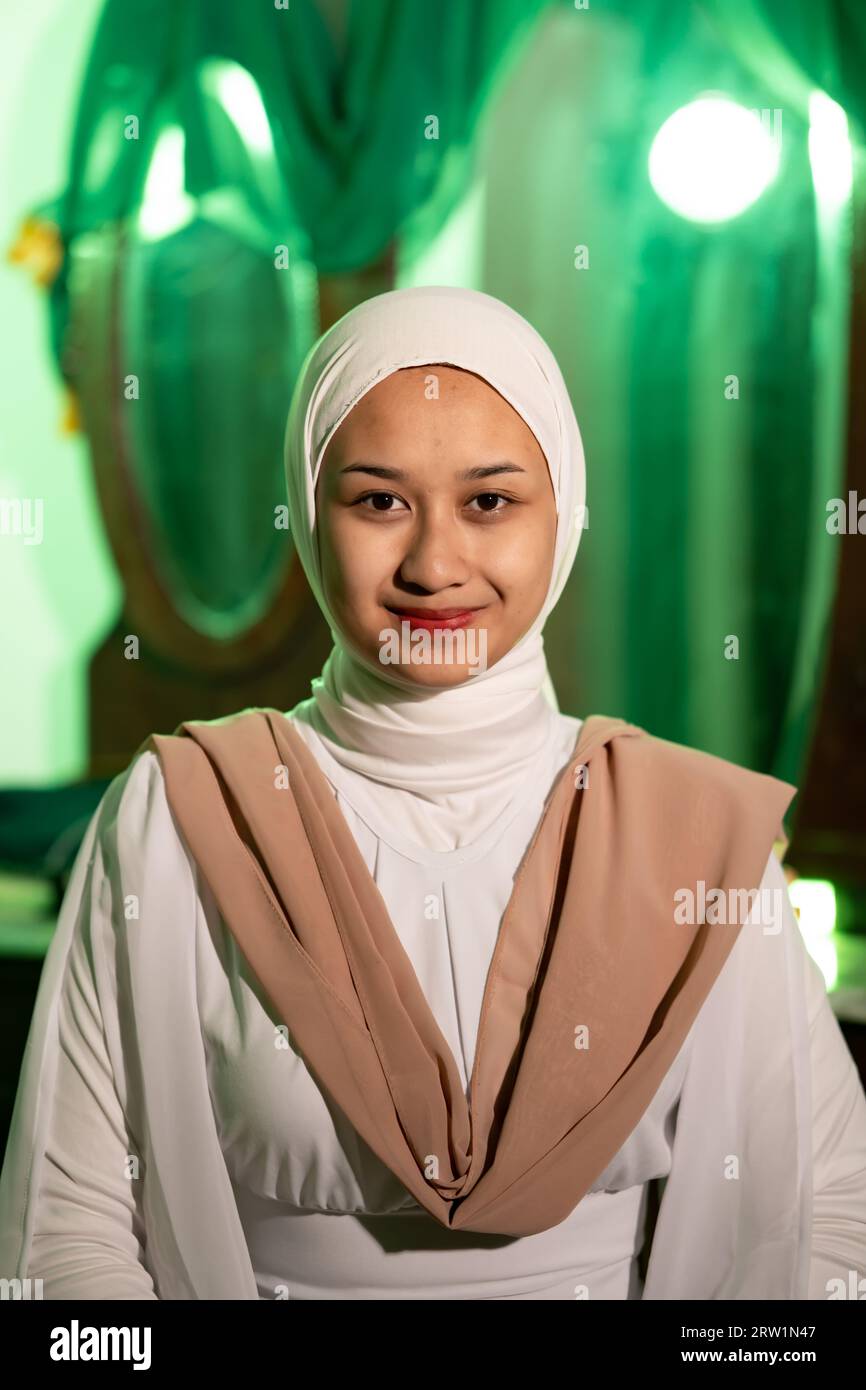 Glad muslim girl hi-res stock photography and images - Alamy