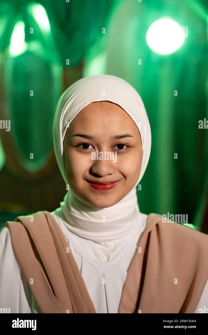 Glad muslim girl hi-res stock photography and images - Alamy