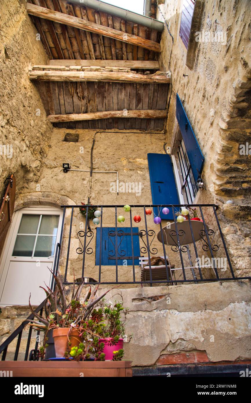 The alleys, little houses and walls of the most beautiful old french ...