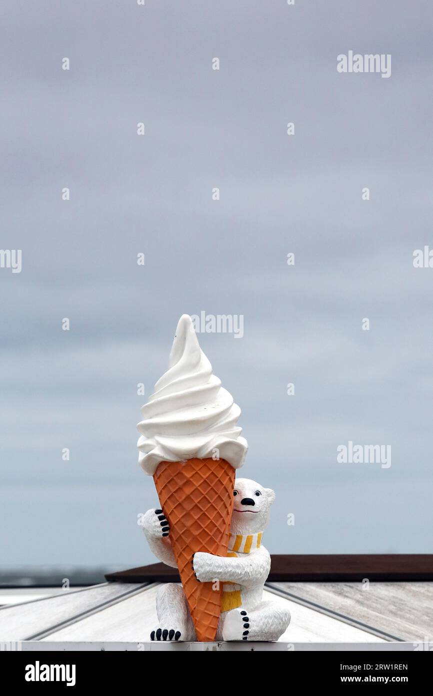 Ice bear figure hi-res stock photography and images - Alamy