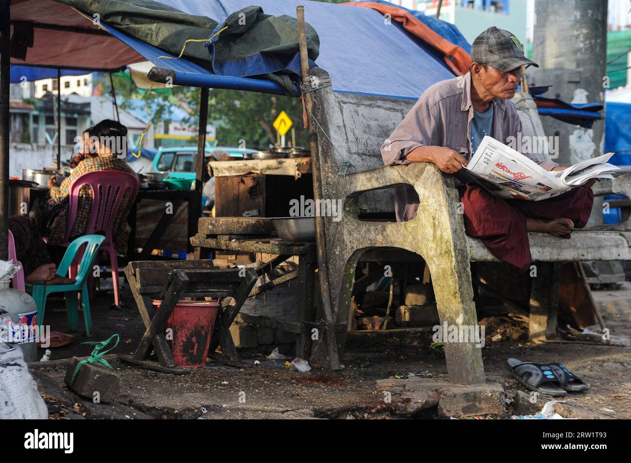 Newspaper man reading myanmar hi-res stock photography and images - Alamy