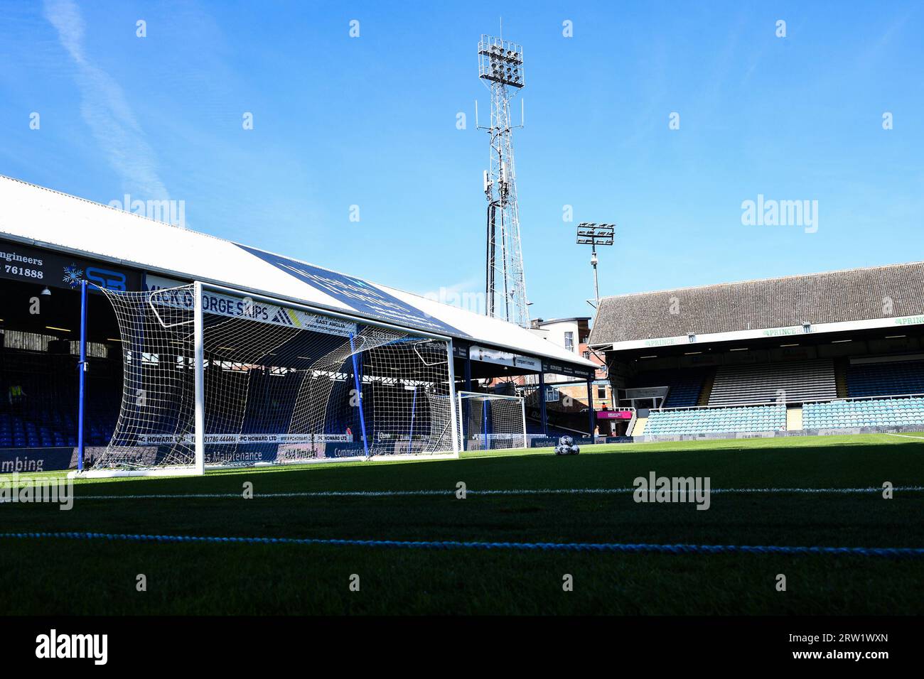 Leyton orient stadium general view hi-res stock photography and images ...