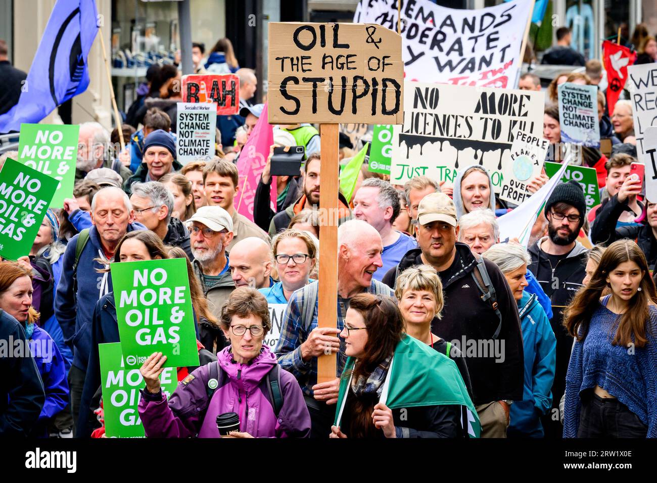 16 september 2023 end fossil fuels hi-res stock photography and images ...