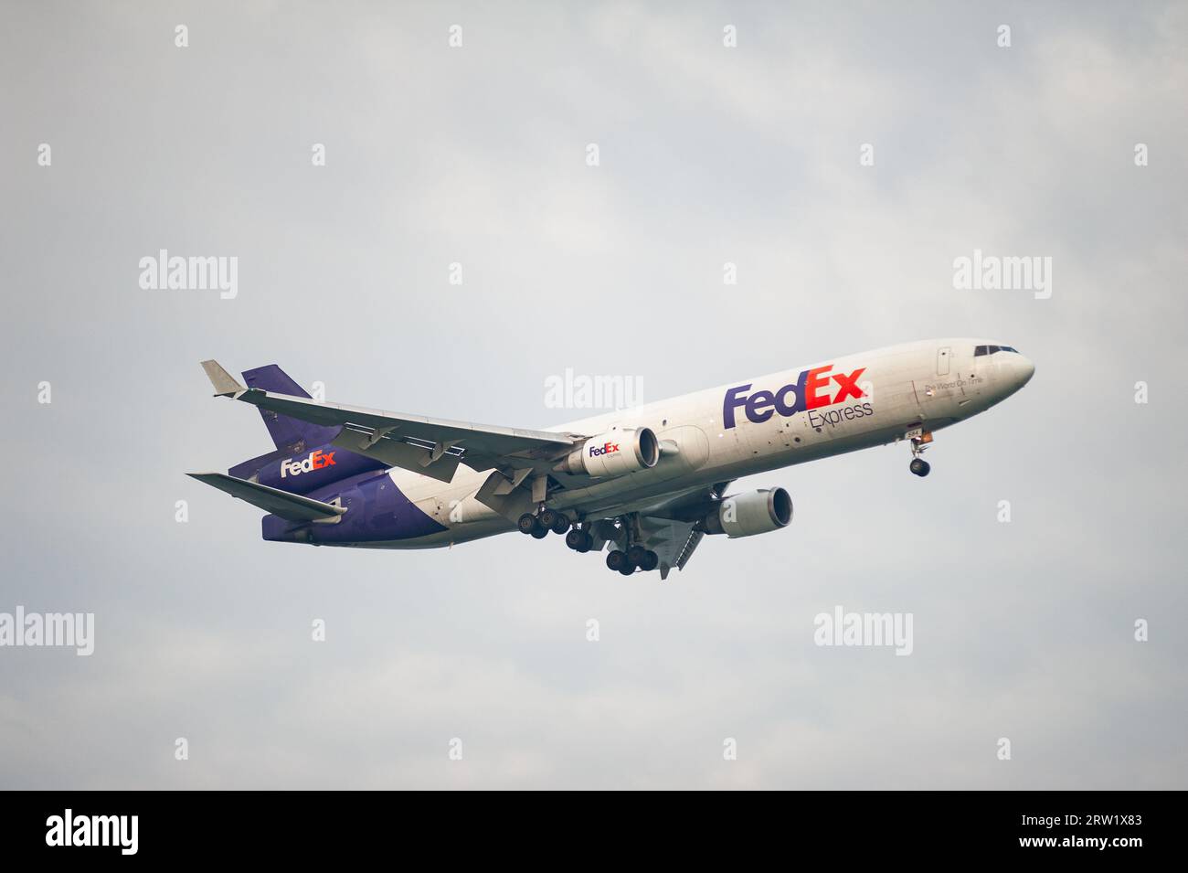 Fedex cargo jet landing hi-res stock photography and images - Alamy